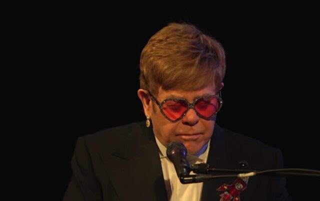 Elton John sofre acidente doméstico e passa a noite no hospital ... Elton John sofre acidente doméstico e passa a noite no hospital ...